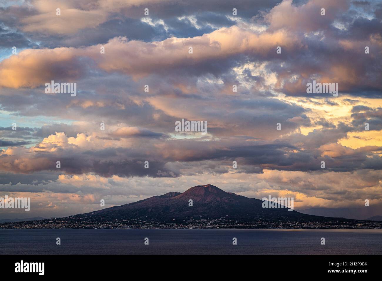 Mount vesuvius with clouds hi-res stock photography and images - Alamy