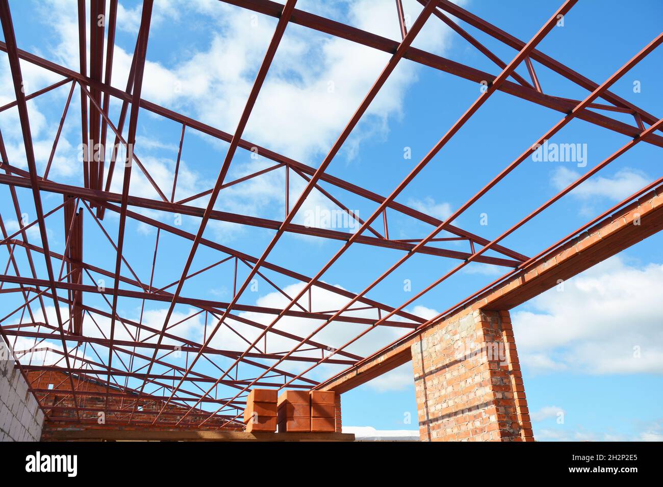 Metal roof frame hi-res stock photography and images - Alamy