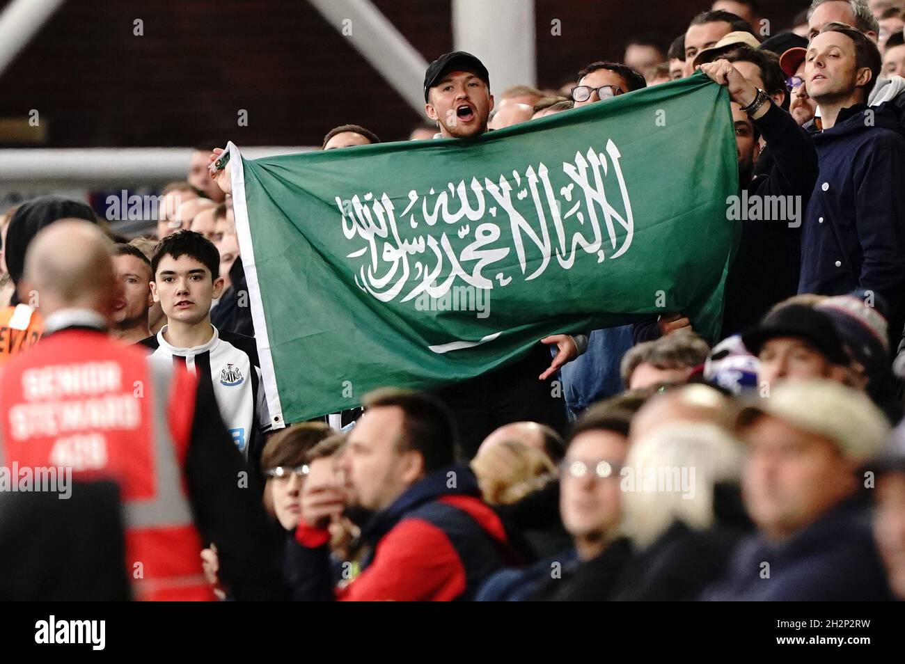 Newcastle fan saudi arabia flag hi-res stock photography and images - Alamy