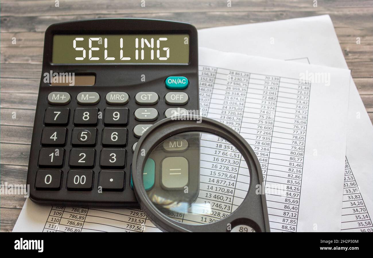 Magnifying glass numbers hi-res stock photography and images - Alamy