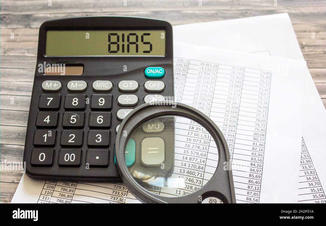 Magnifying glass numbers hi-res stock photography and images - Alamy