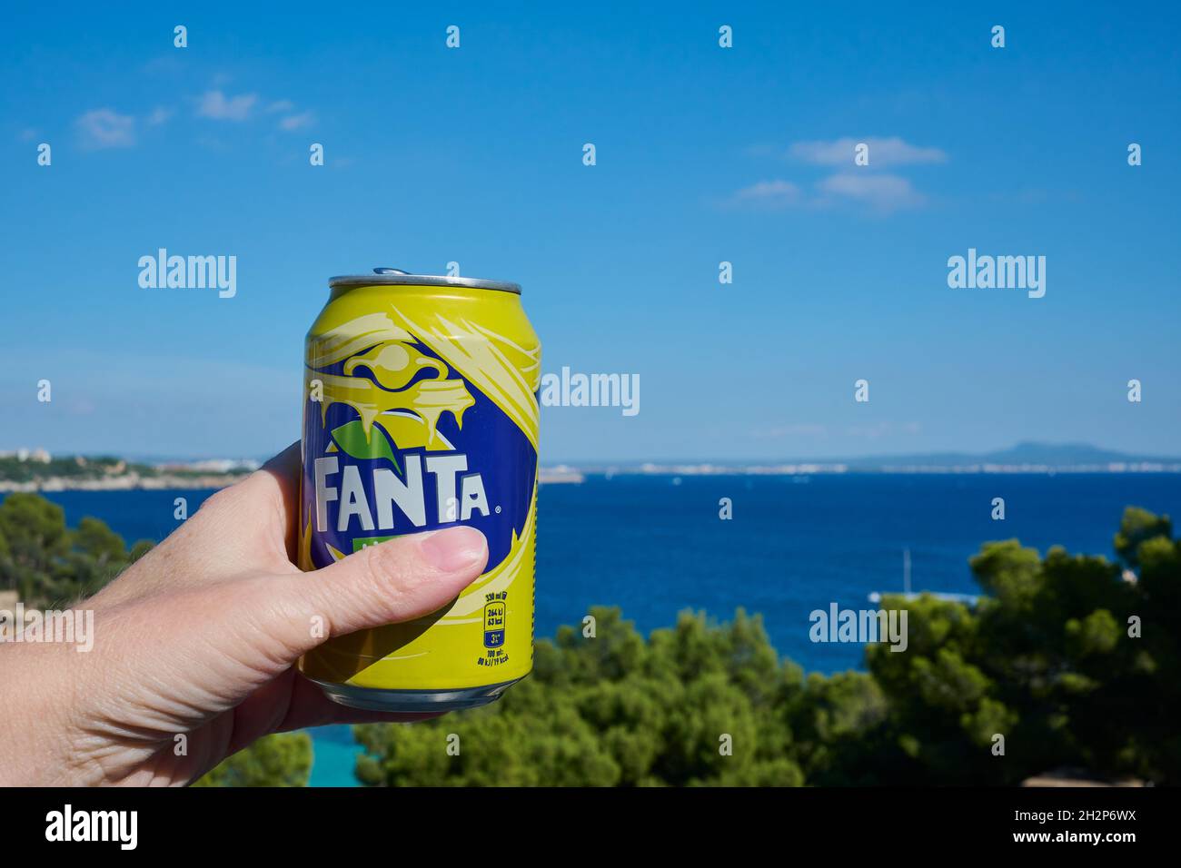Fanta brand hi-res stock photography and images - Alamy