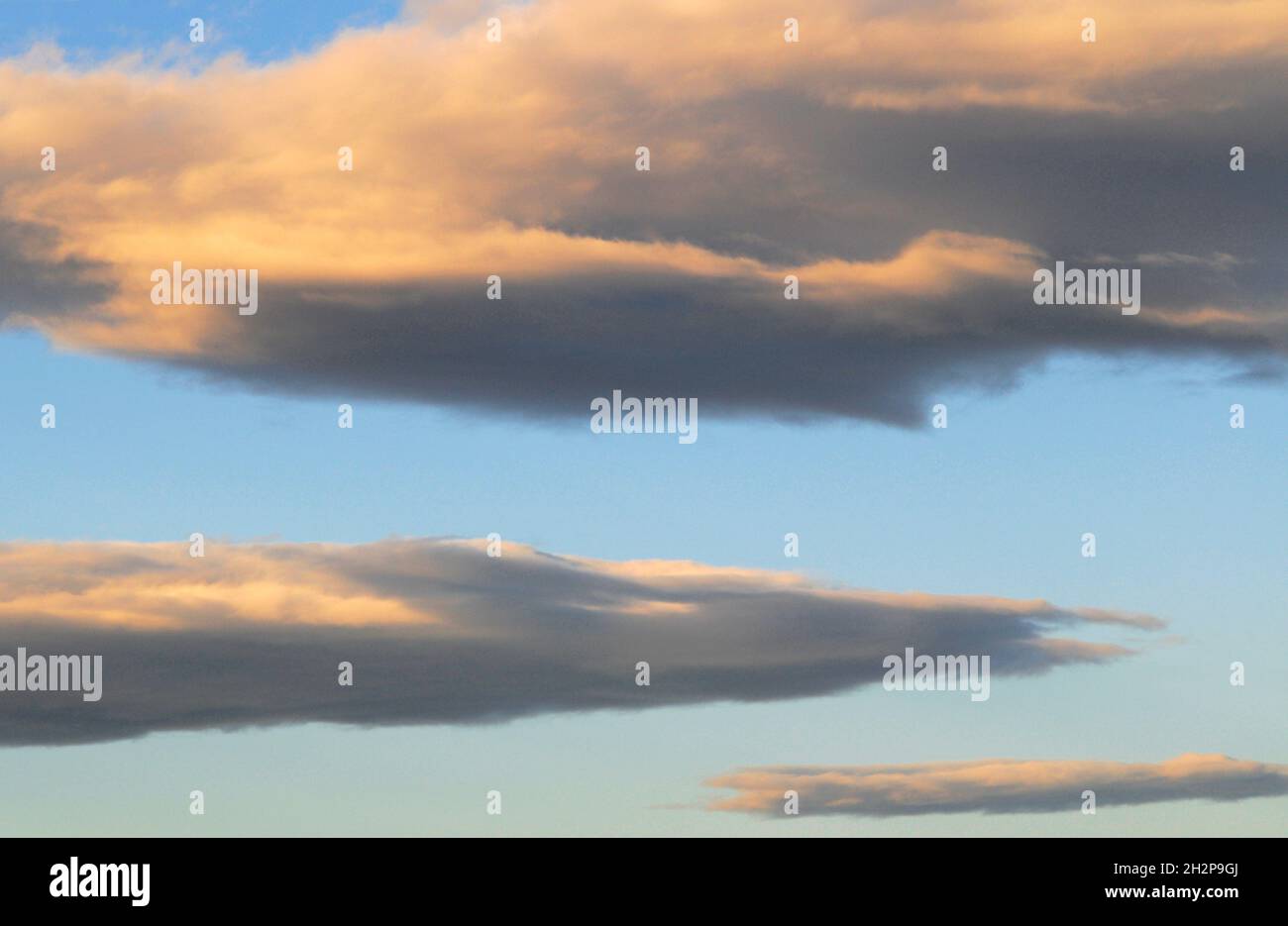 Altostratus clouds hi-res stock photography and images - Alamy