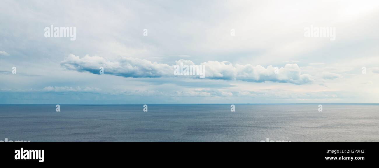 Horizon water dramatic hi-res stock photography and images - Alamy