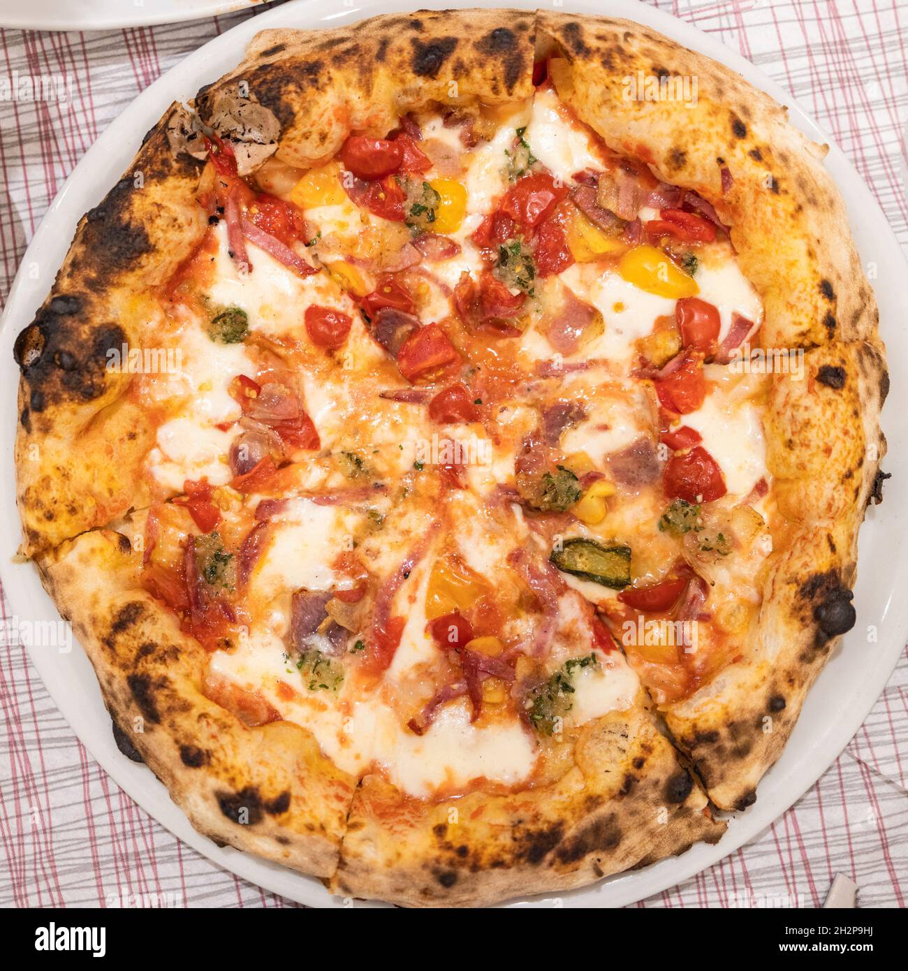Overhead view on neapolitan pizza Stock Photo - Alamy