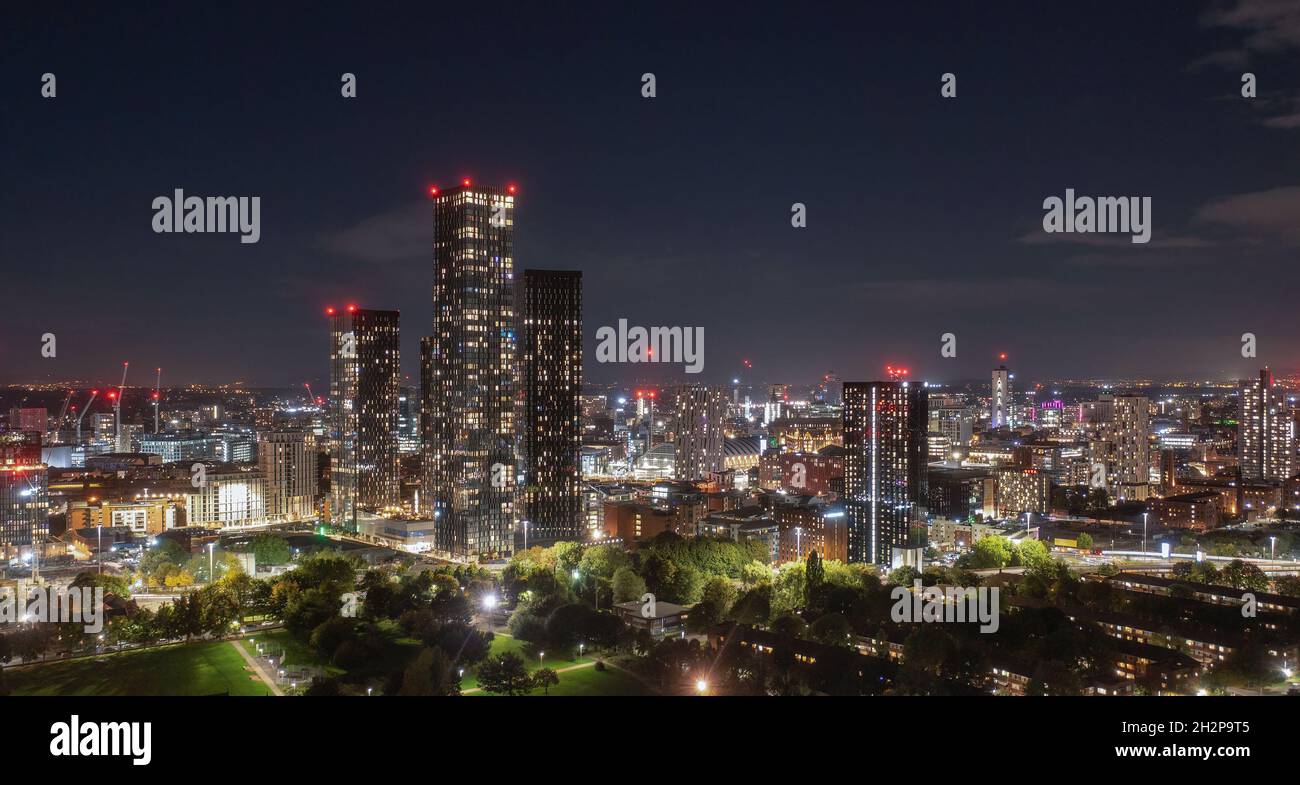 Manchester city centre skyline night hi-res stock photography and ...