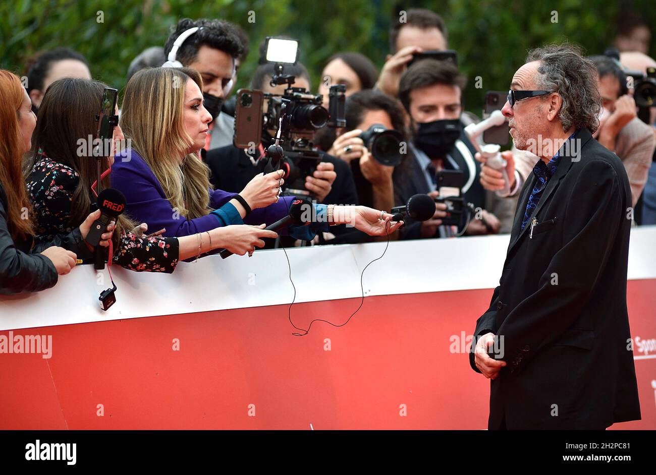 Tim burton red carpet hi-res stock photography and images - Alamy