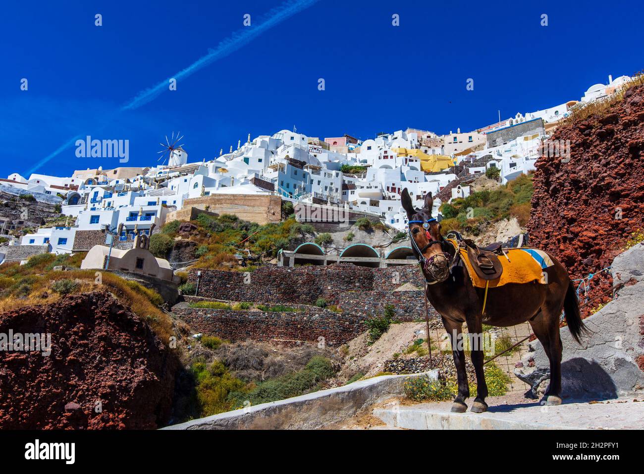 GREECE, SANTORINI. FIRA, KARAVOLADES STAIRS Stock Photo - Alamy