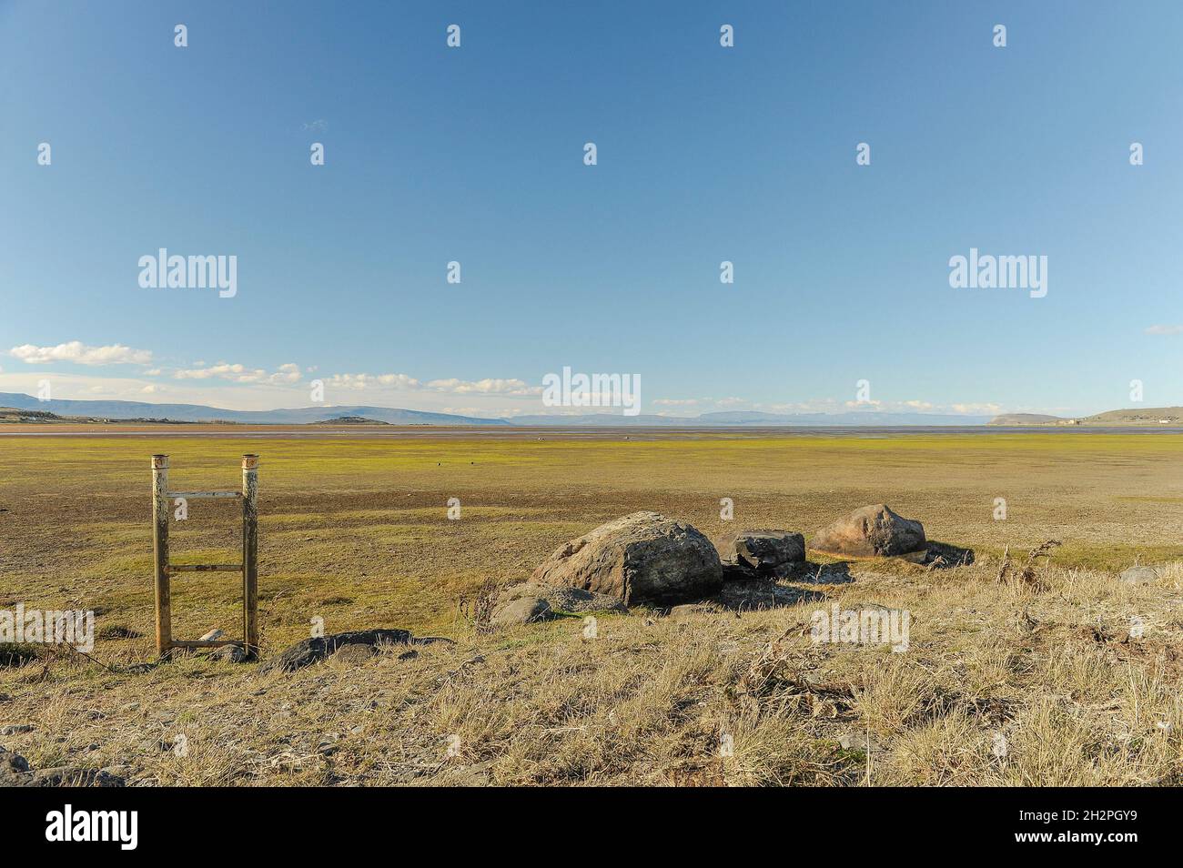Arid steppes, grasslands and deserts of Argentine Patagonia Stock Photo ...