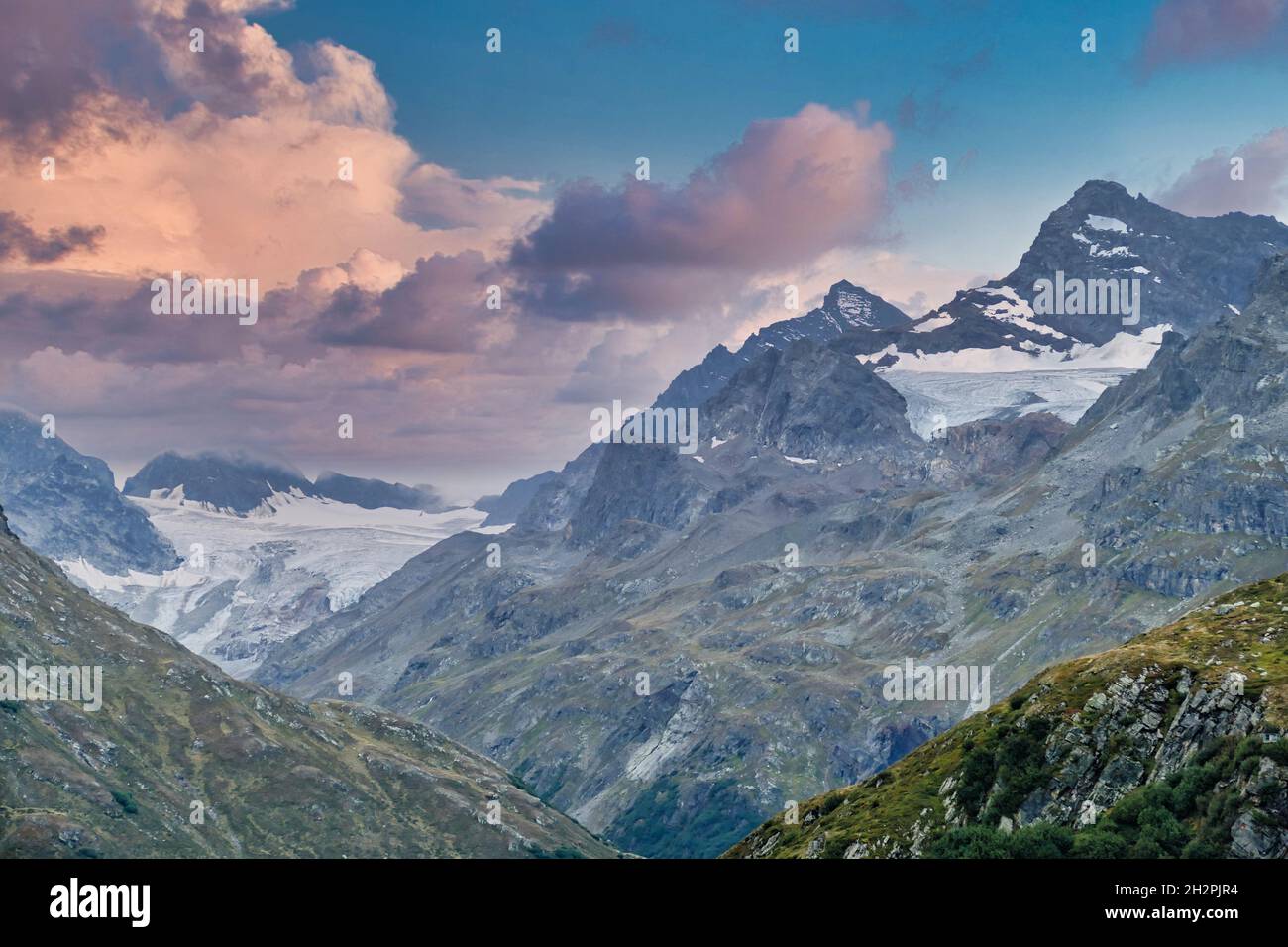Impressive mountain landscape with glaciers and huge rocky peaks ...