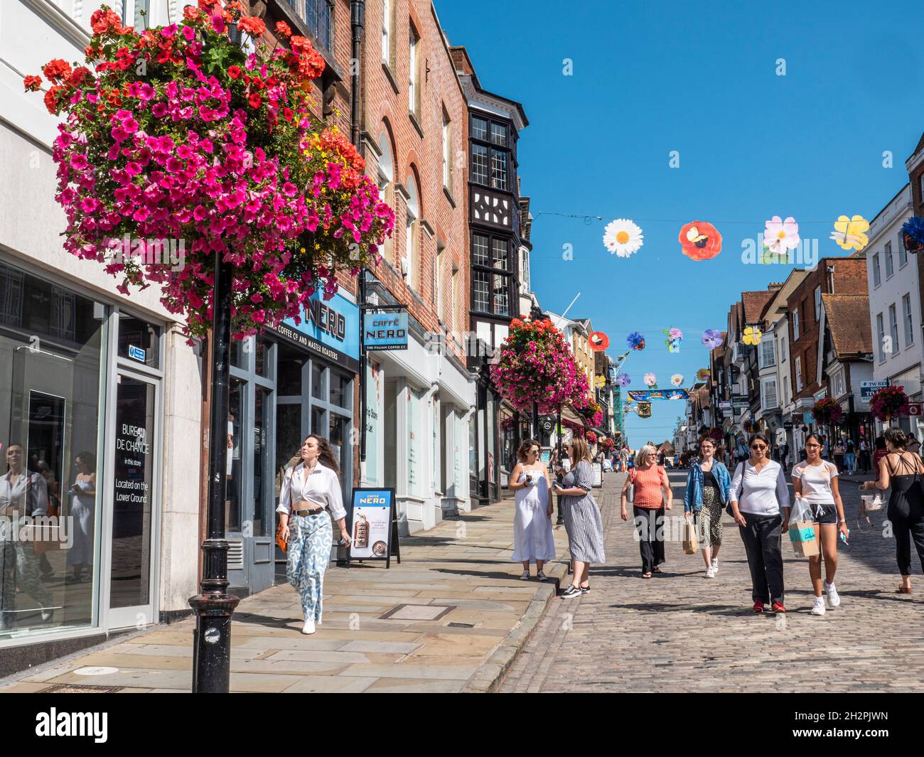 British retail hi-res stock photography and images - Alamy