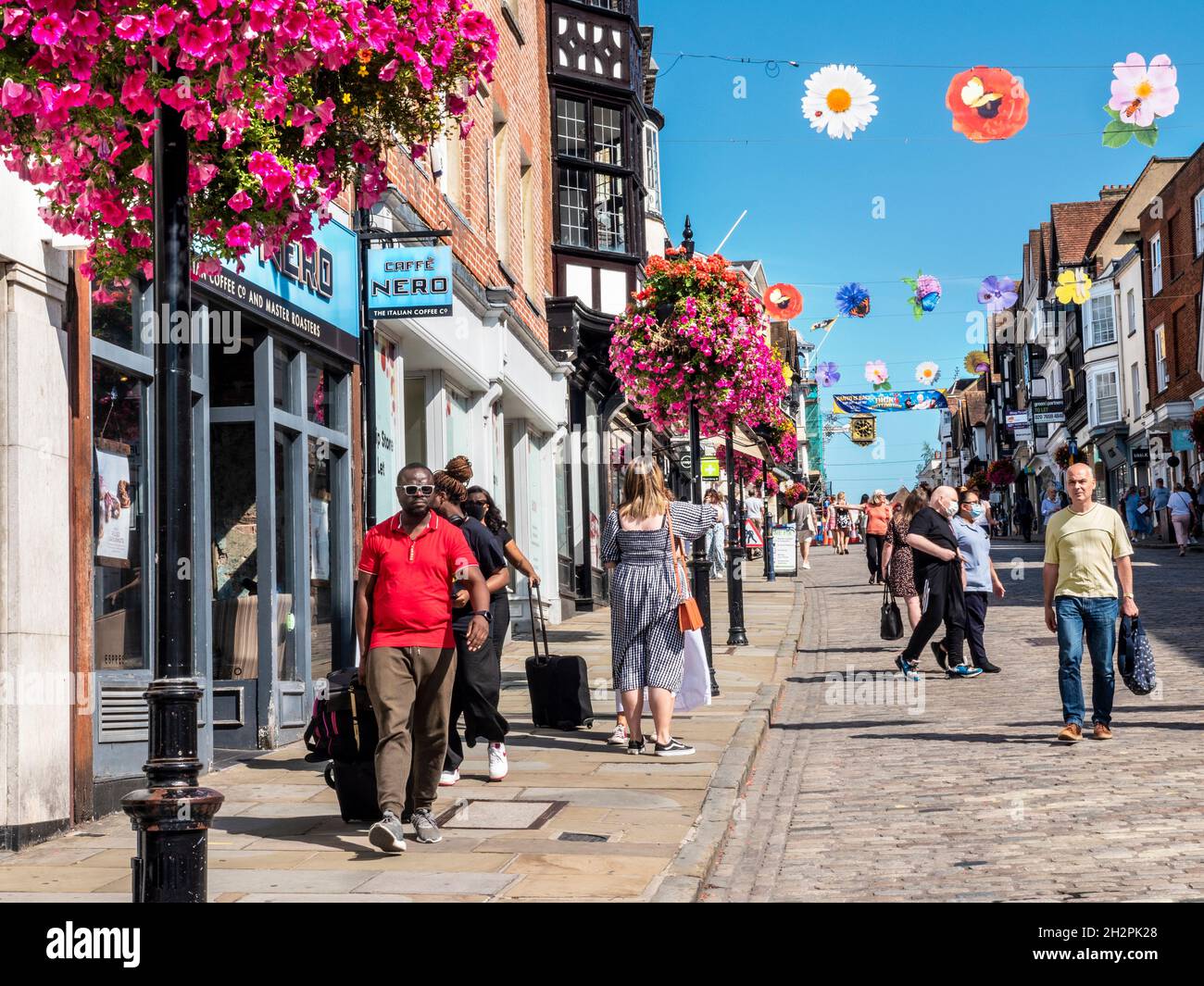 No wearing masks outdoors hi-res stock photography and images - Alamy