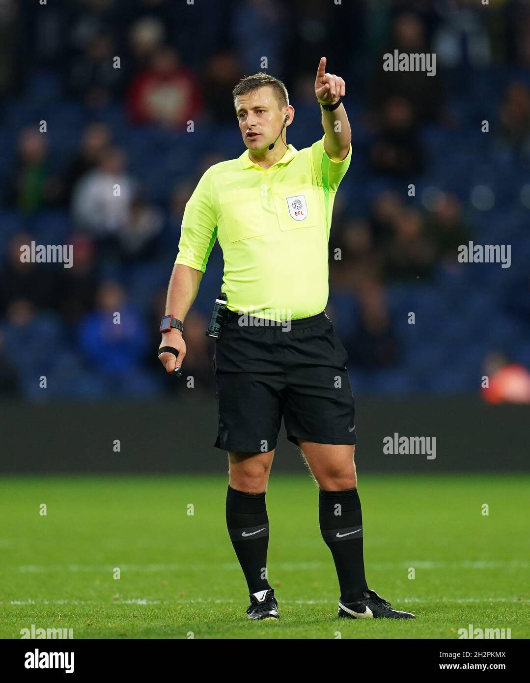 Josh smith referee hi-res stock photography and images - Alamy
