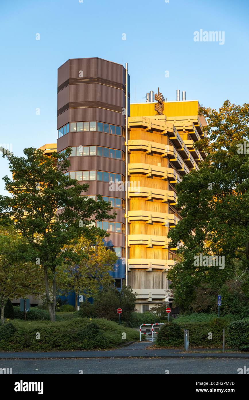 Cologne University of Applied Sciences building in bright autumn ...
