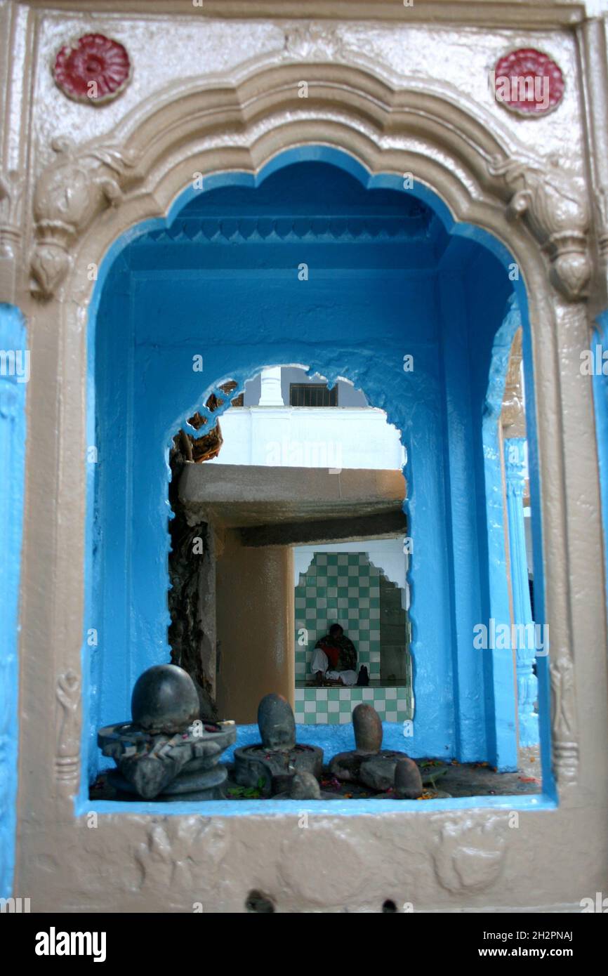 INDIA. BENARES. CENTRAL LINGAM (STONE) IN THE TEMPLE OF SANKATA IN ...