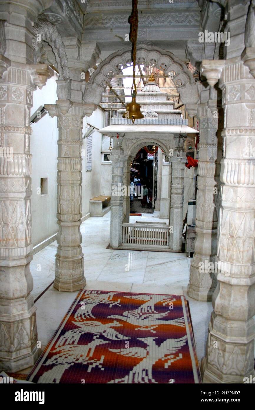 Interior temple varanasi hi-res stock photography and images - Alamy