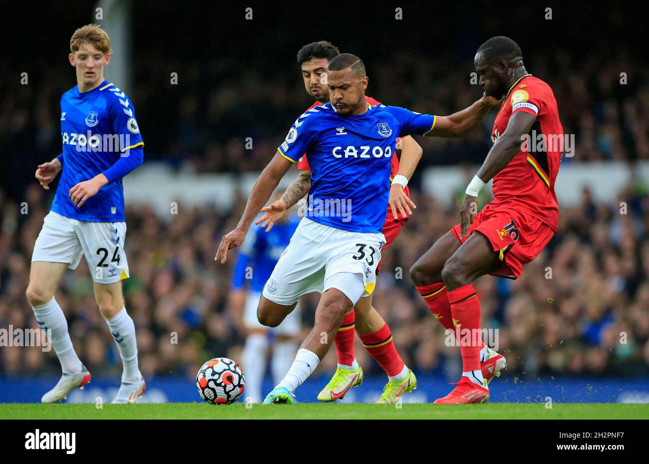 Jose Salomon Rondon #33 of Everton prepares to shoot on goal Stock ...