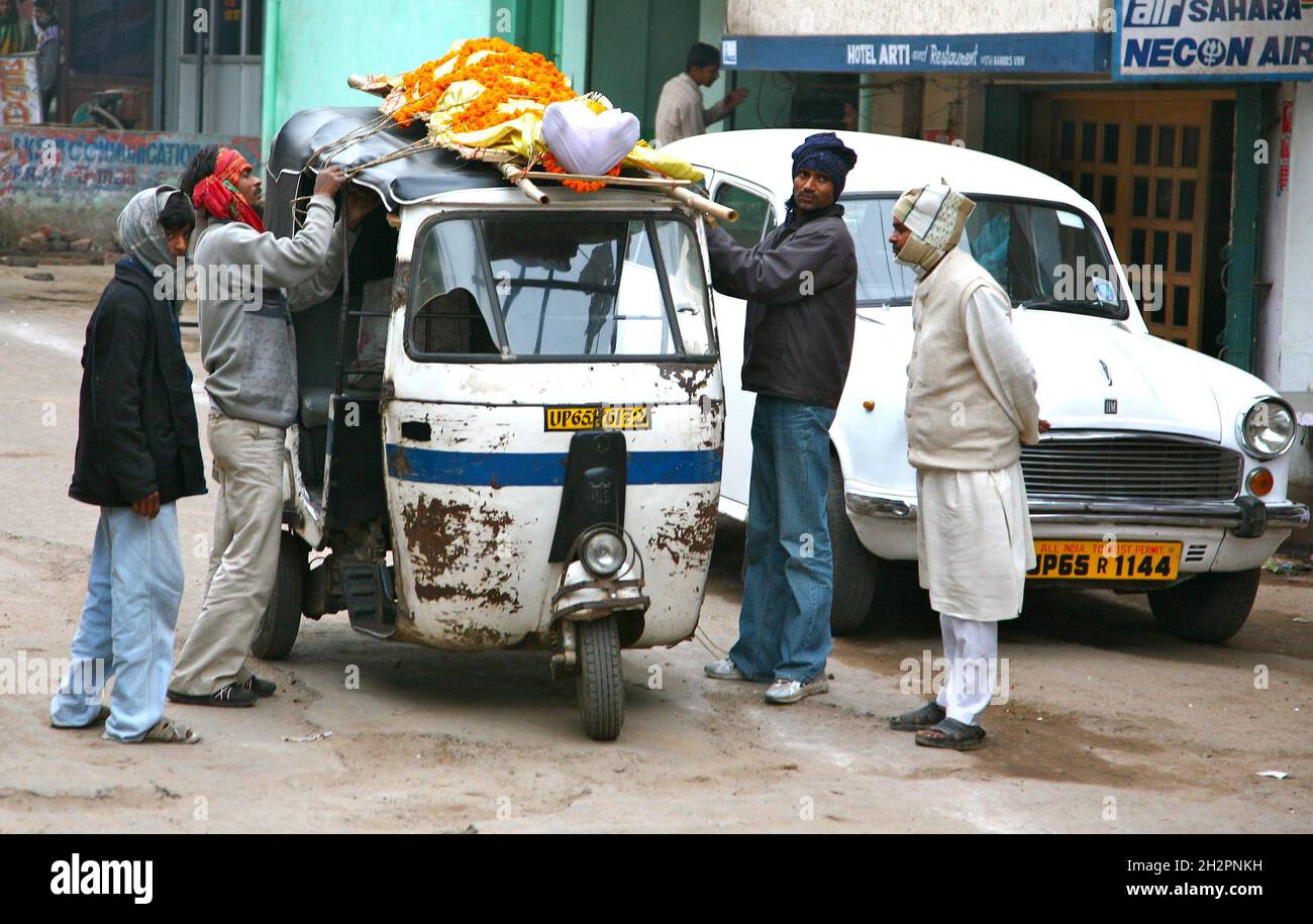 India. Varanasi (Benares). A dead body placed on the roof of a rickshaw ...