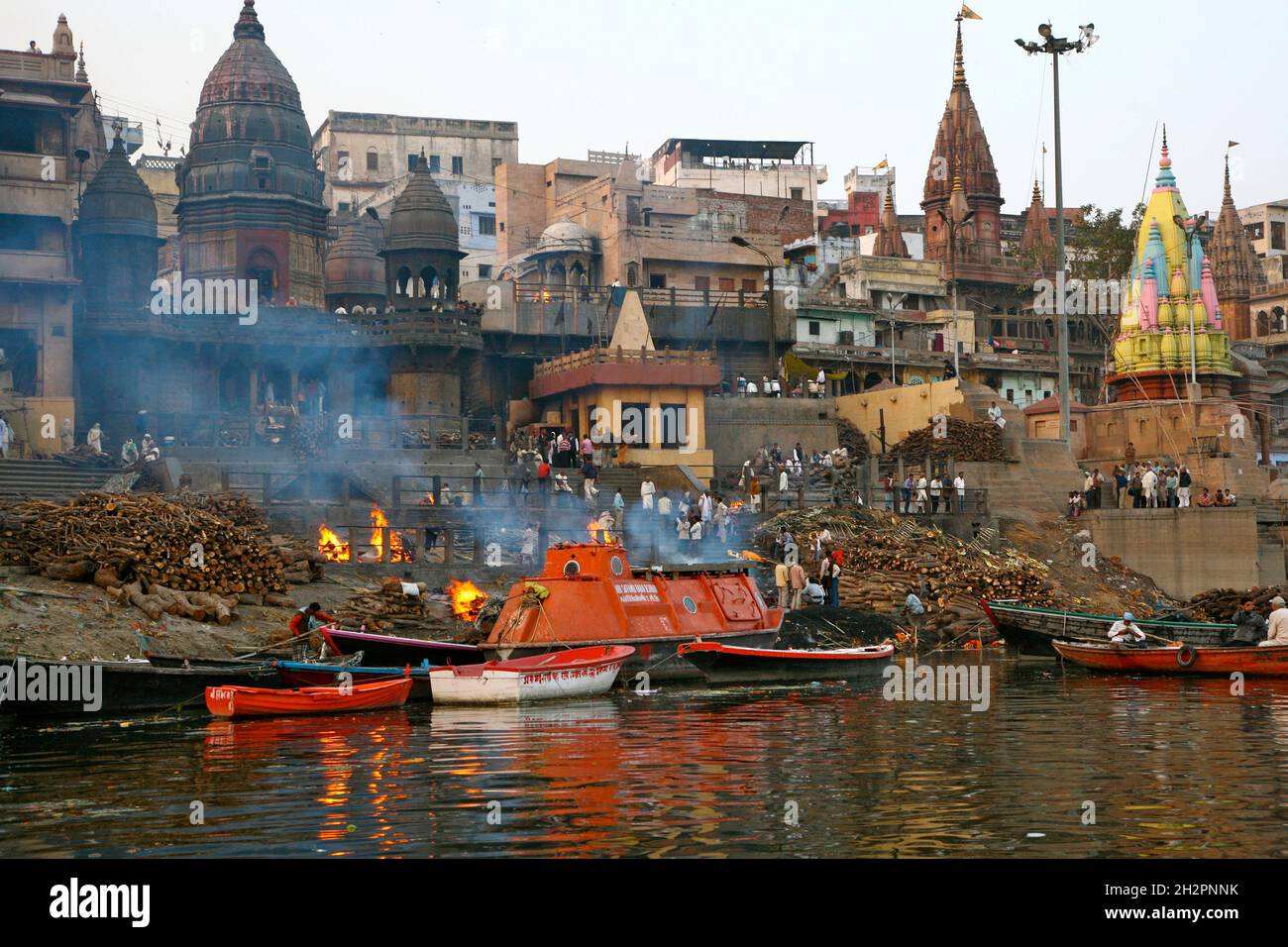 Cremation in varanasi hi-res stock photography and images - Alamy