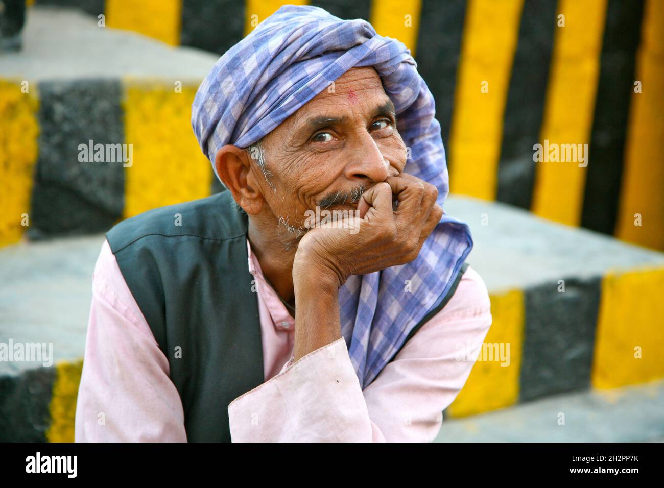 INDIA. VARANASI (BENARES). MAN Stock Photo - Alamy