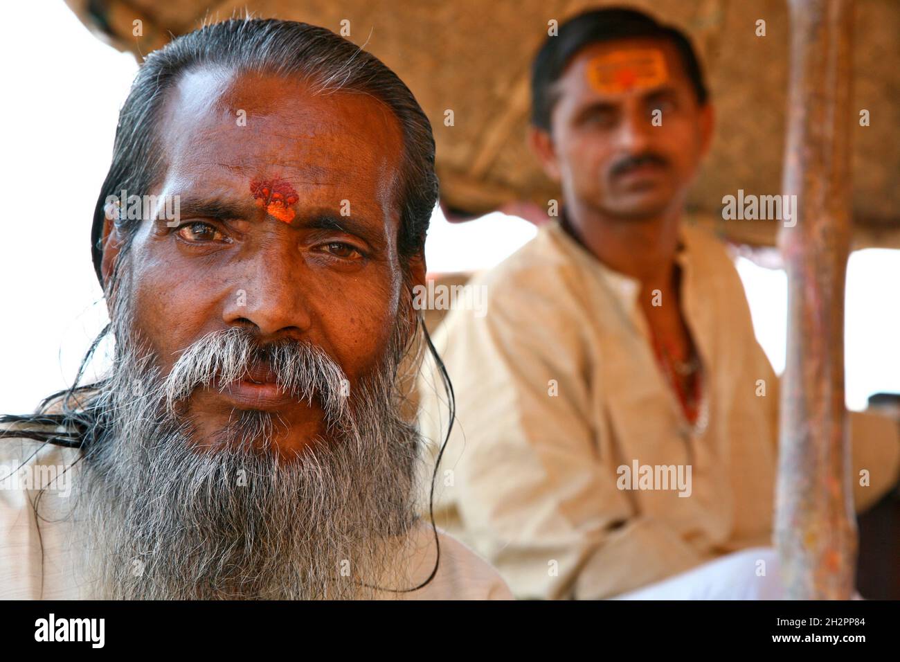 India varanasi benares men hi-res stock photography and images - Alamy