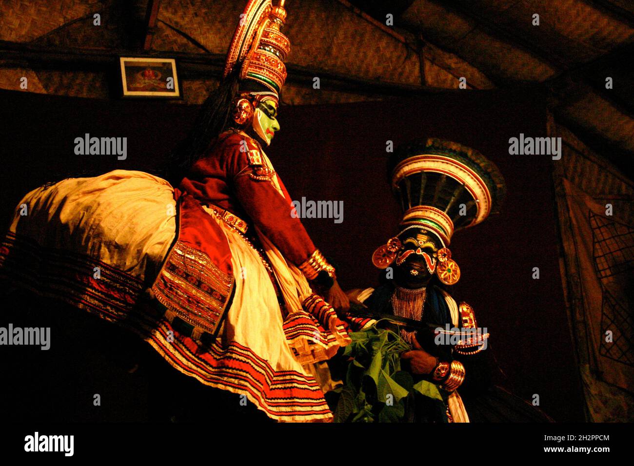 INDIA, KERALA, COCHIN, ERNAKULAM, KOCHI, KATHAKALI SHOW INSPIRED BY THE ...