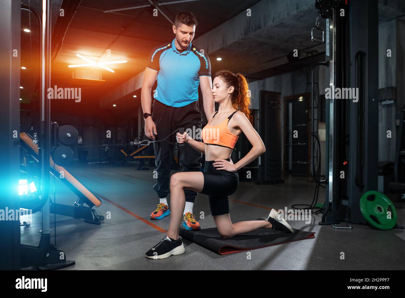 Single arm press woman hi-res stock photography and images - Alamy