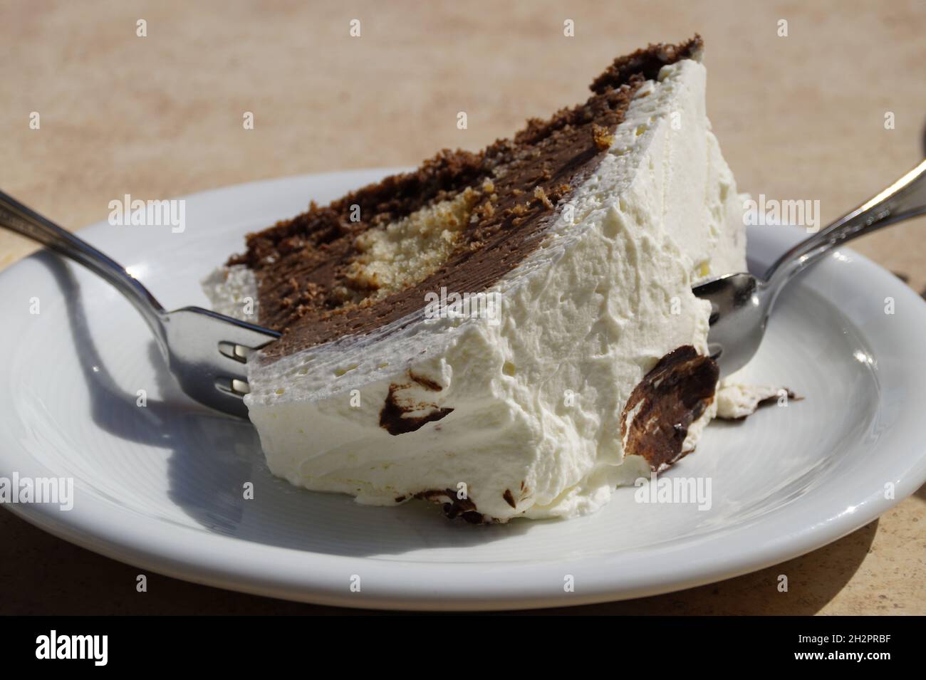 Two forks one cake hi-res stock photography and images - Alamy