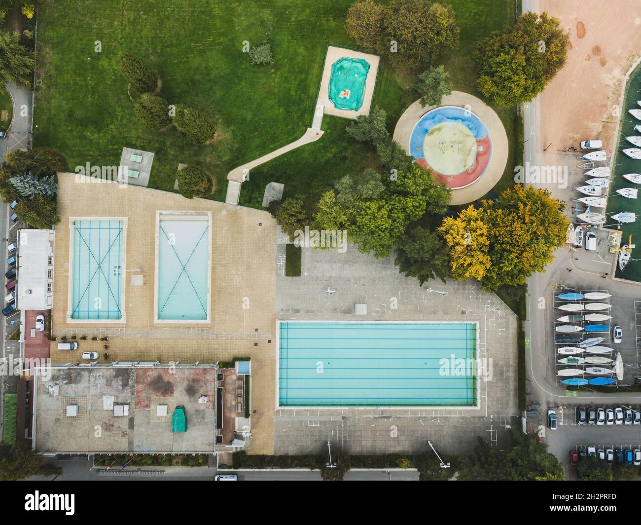 aerial top down view of swimming pool from above Stock Photo - Alamy