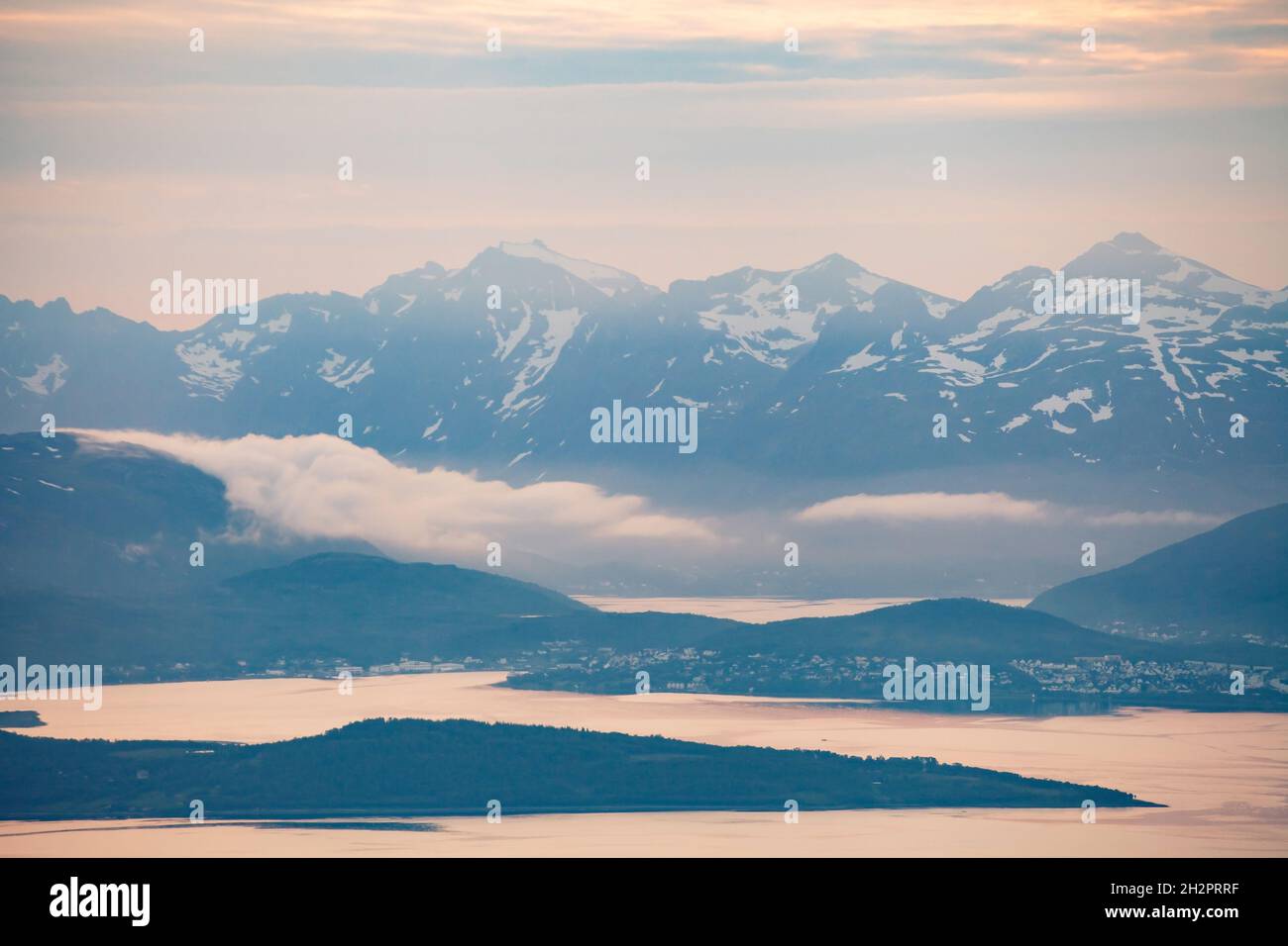 Lyngen alps mountain range hi-res stock photography and images - Alamy