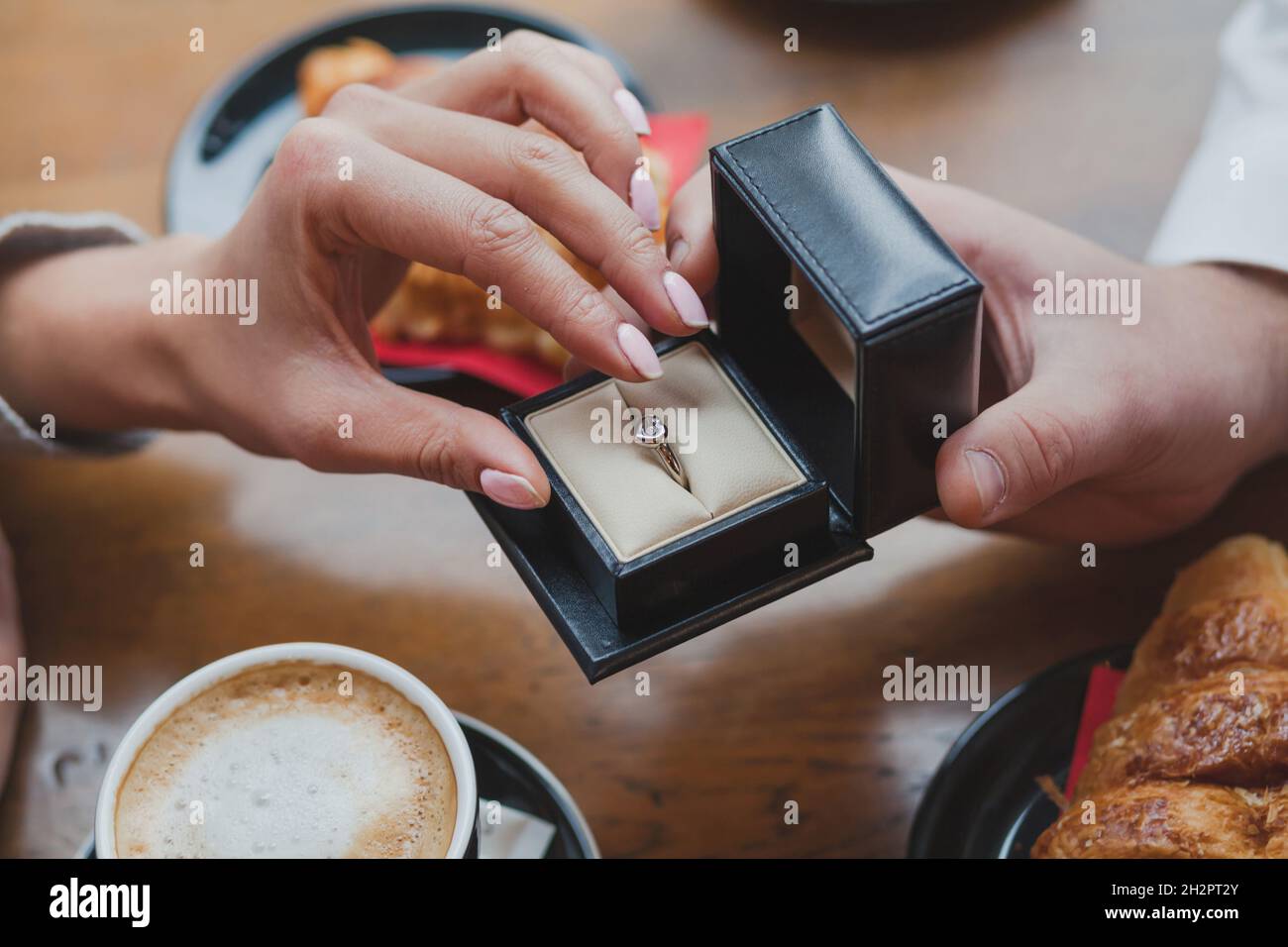 engagement ring, marriage proposal, hands of romantic couple Stock ...