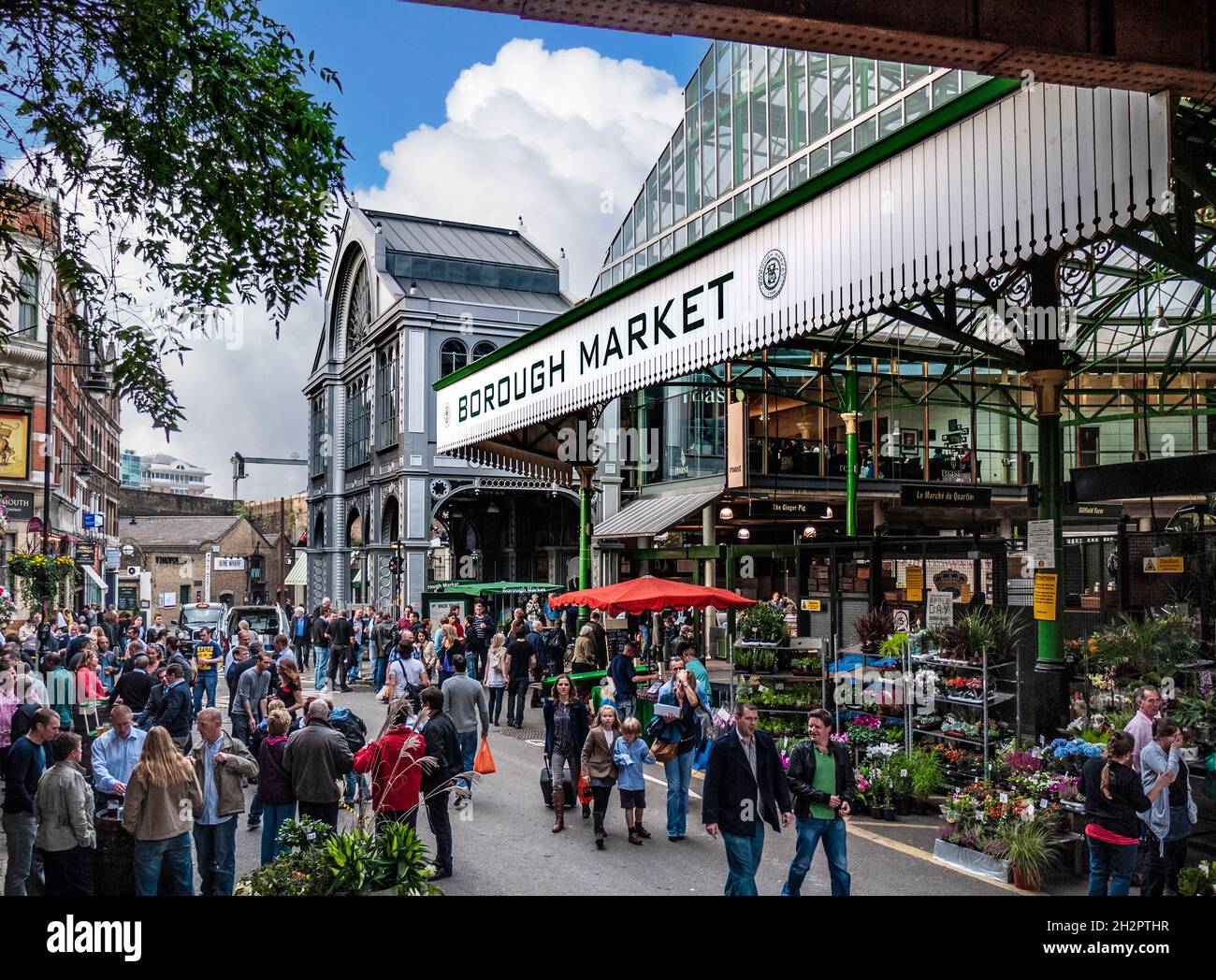 Borough market exterior facade flowers hi-res stock photography and ...