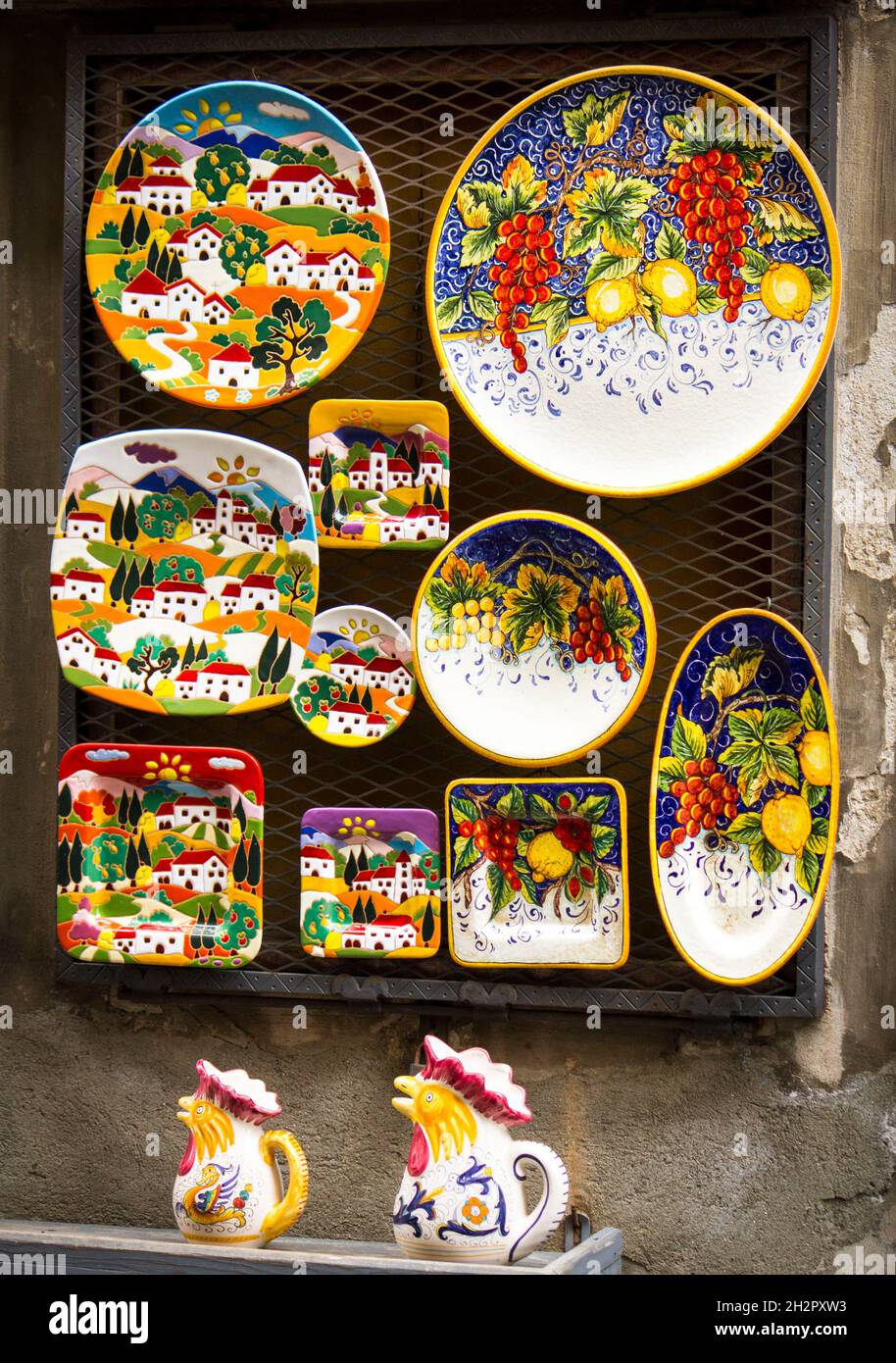 Pottery souvenir plates umbria hi-res stock photography and images - Alamy