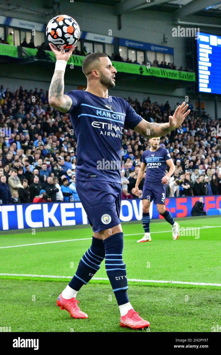 Brighton, UK. 23rd Oct, 2021. Kyle Walker of Manchester City prepares ...