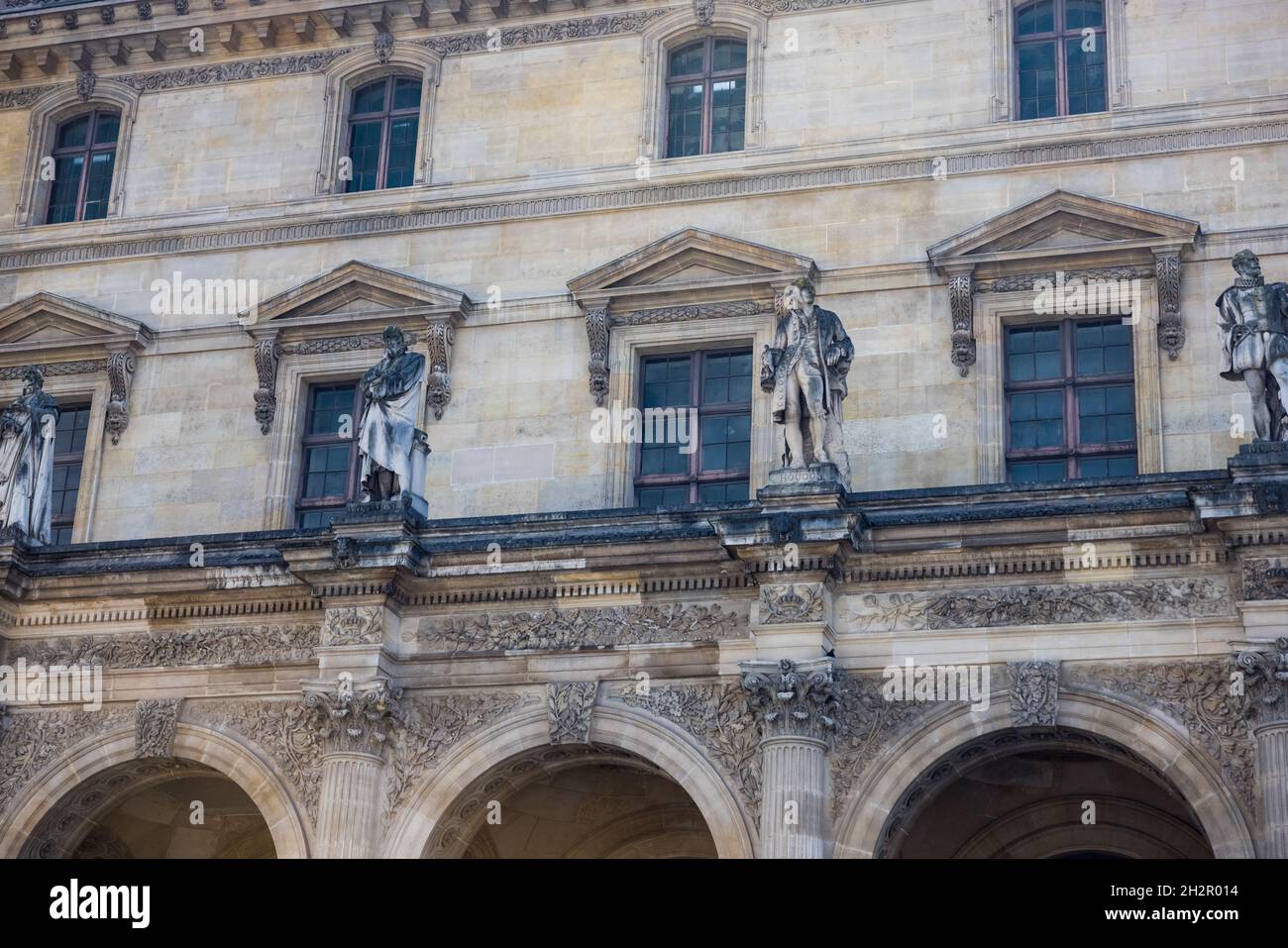 Drawing the louvre facade hi-res stock photography and images - Alamy