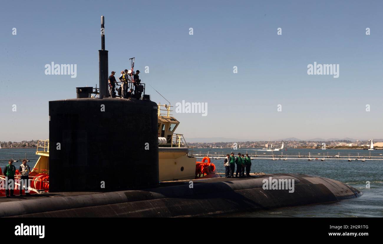 Blue submarine boats hi-res stock photography and images - Alamy