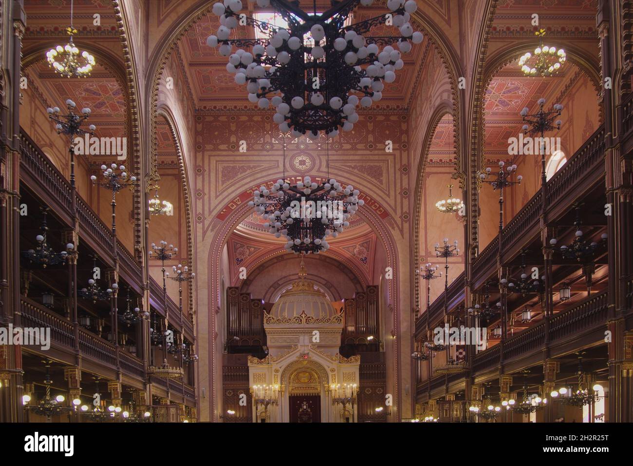 Synagoge innenraum hi-res stock photography and images - Alamy