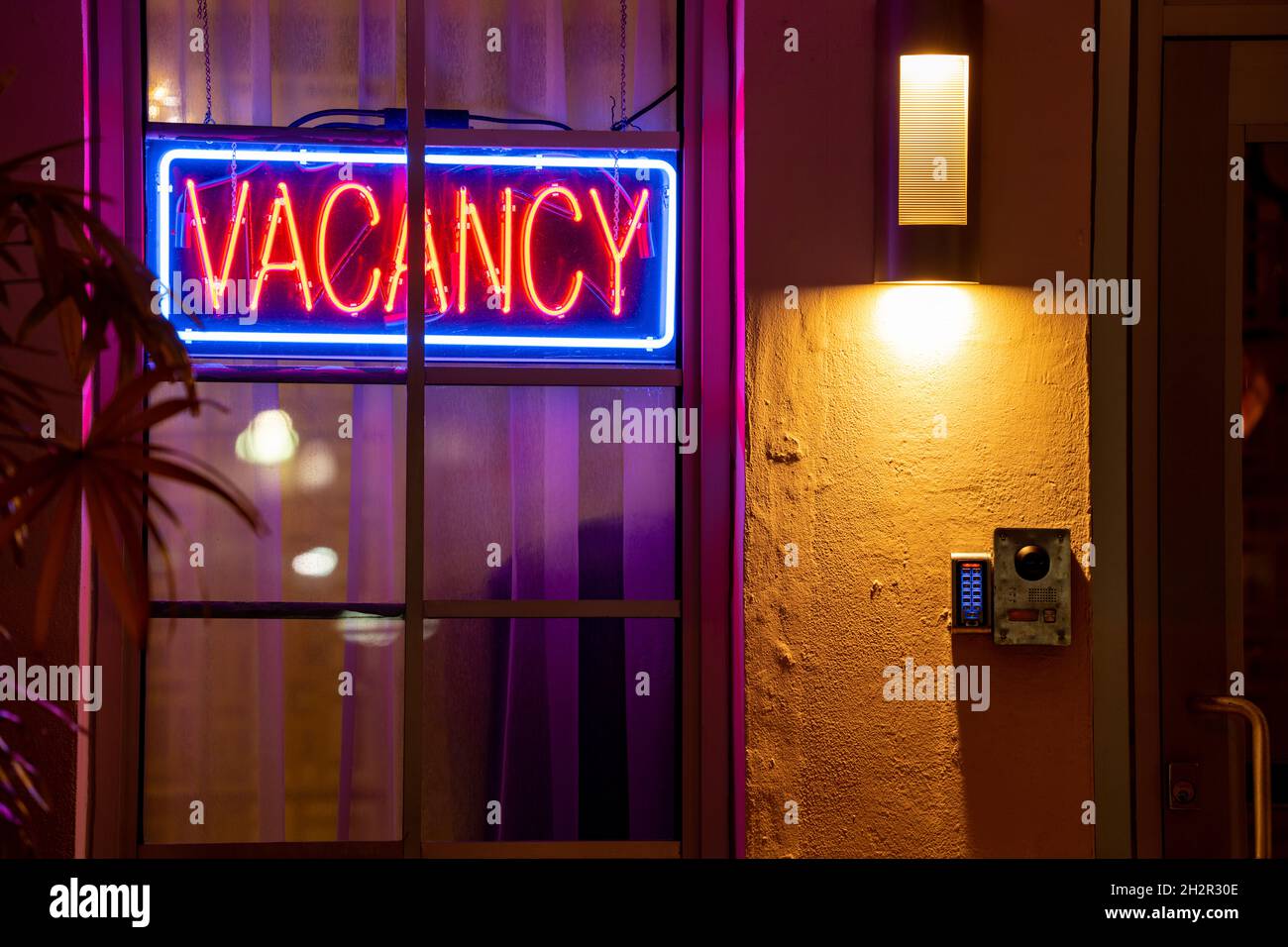 Vacancy sign hi-res stock photography and images - Alamy