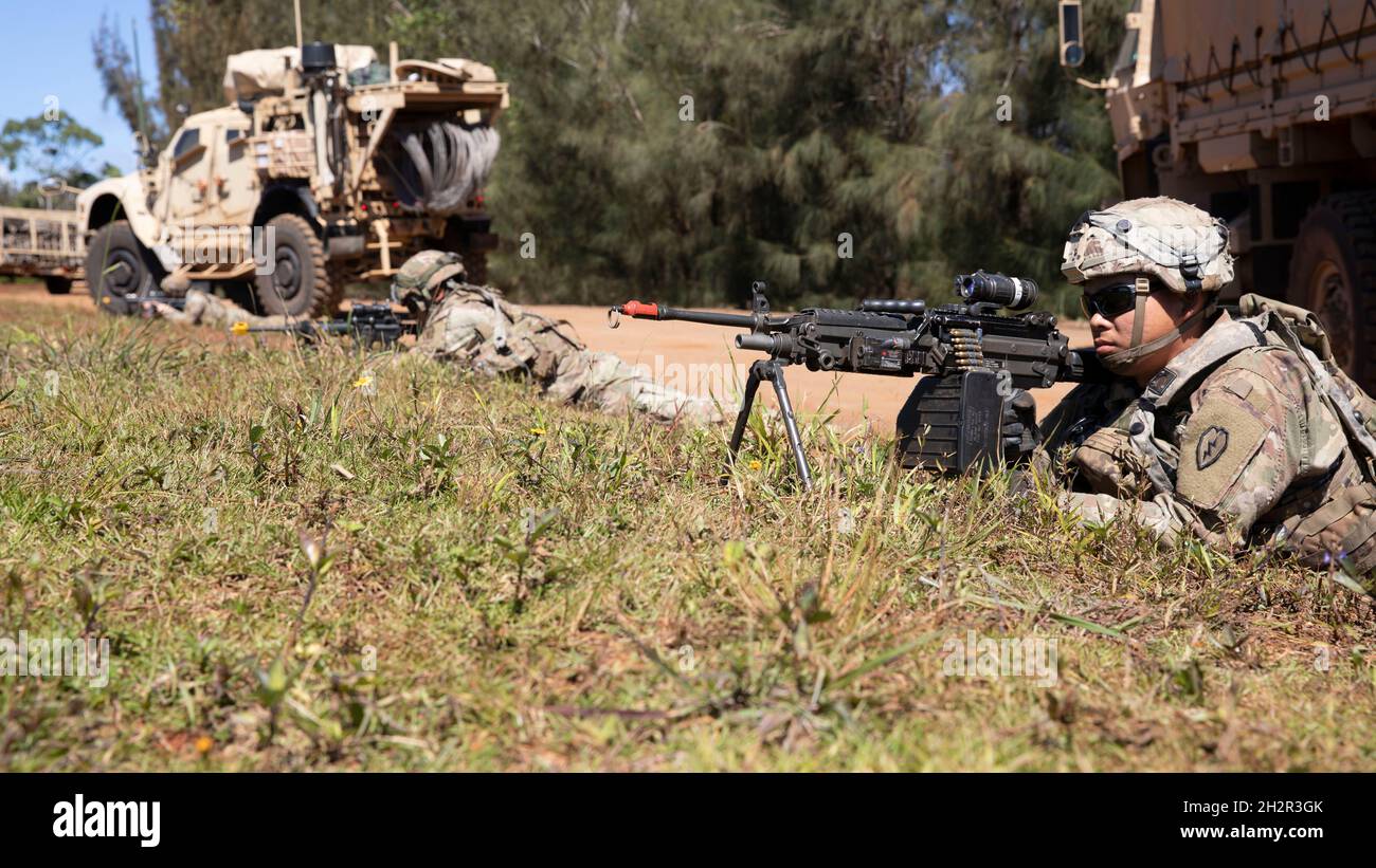 Soldiers with 325th Brigade Support Battalion, 25th Infantry Division ...