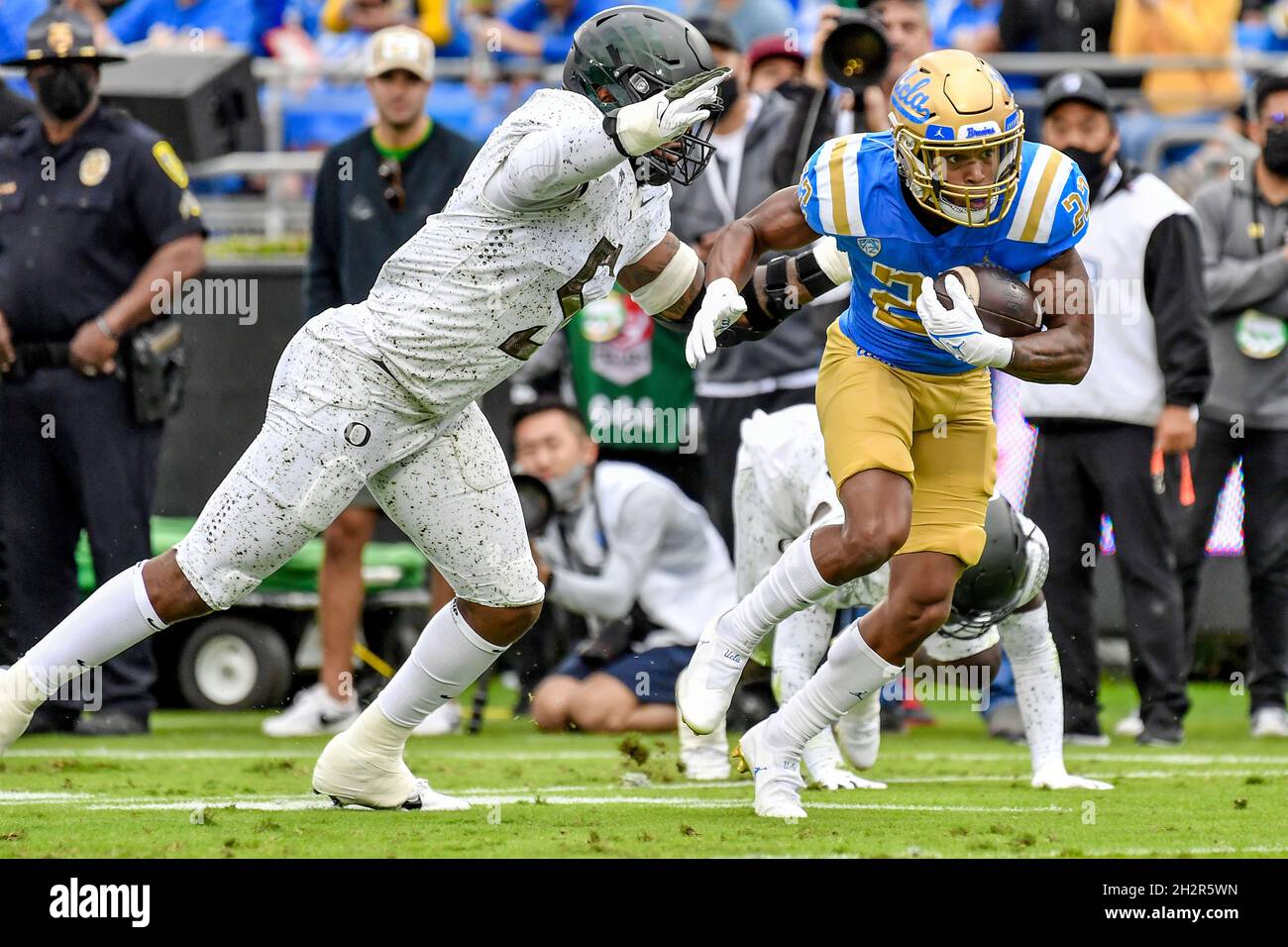 Pasadena, CA. 23rd Oct, 2021. UCLA Bruins running back Keegan Jones #22 ...