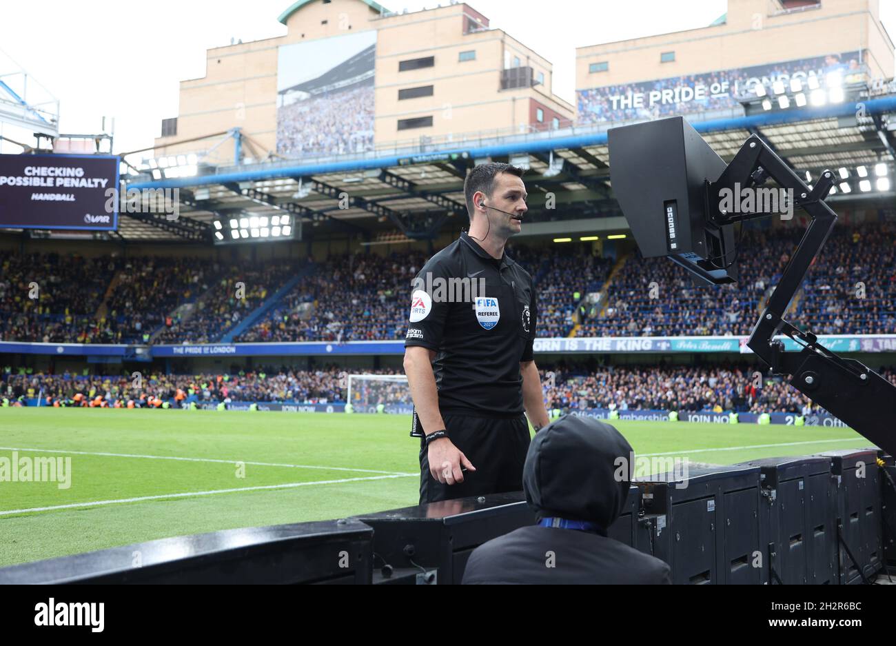 London, UK. 23rd Oct, 2021. Referee Andy Madley checking the VAR screen ...