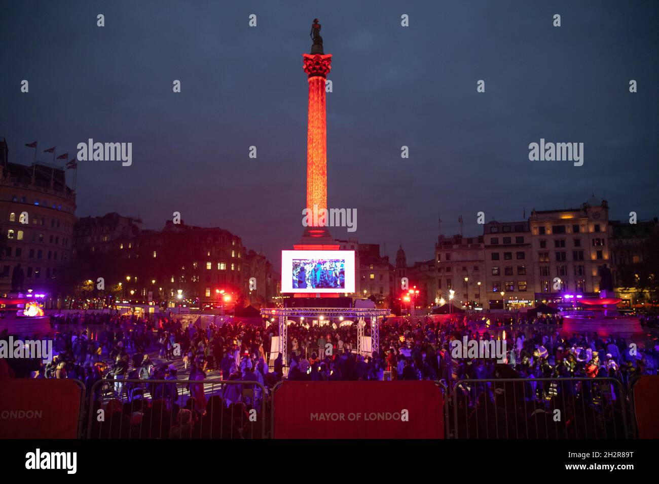 London, England, UK. 23rd Oct, 2021. Crowds gather to celebrate Diwali ...