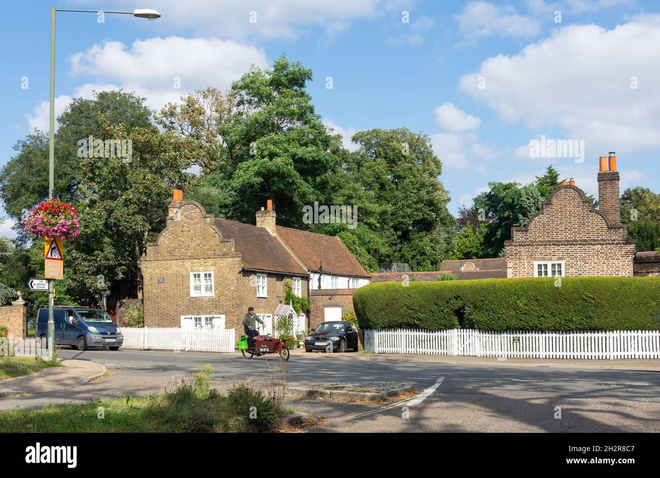 Lodge road hi-res stock photography and images - Alamy