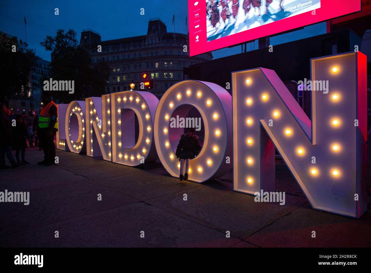London, England, UK. 23rd Oct, 2021. Crowds gather to celebrate Diwali ...