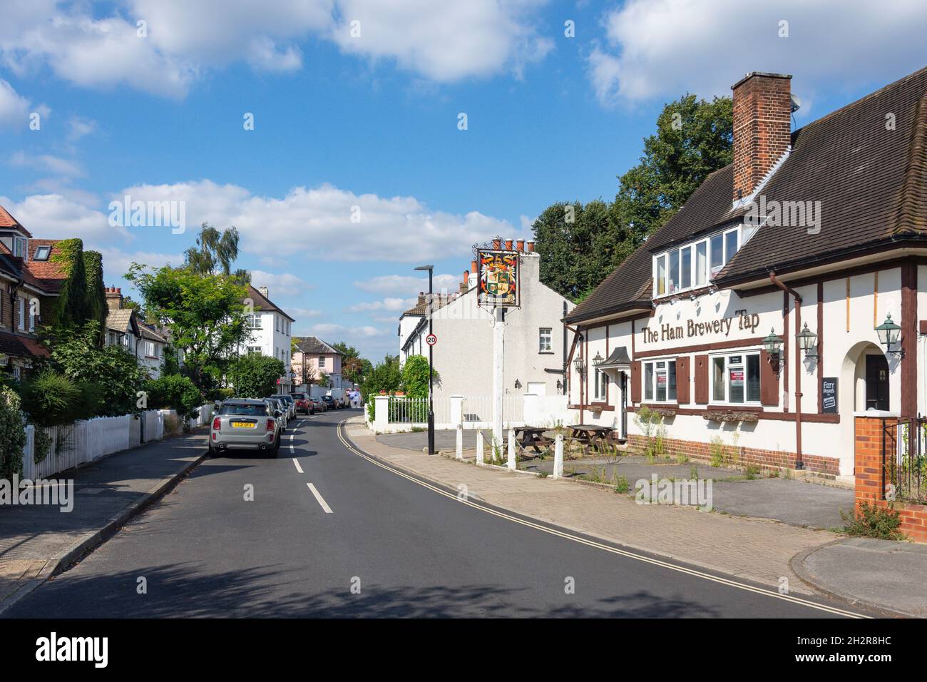 The brewery tap hi-res stock photography and images - Alamy