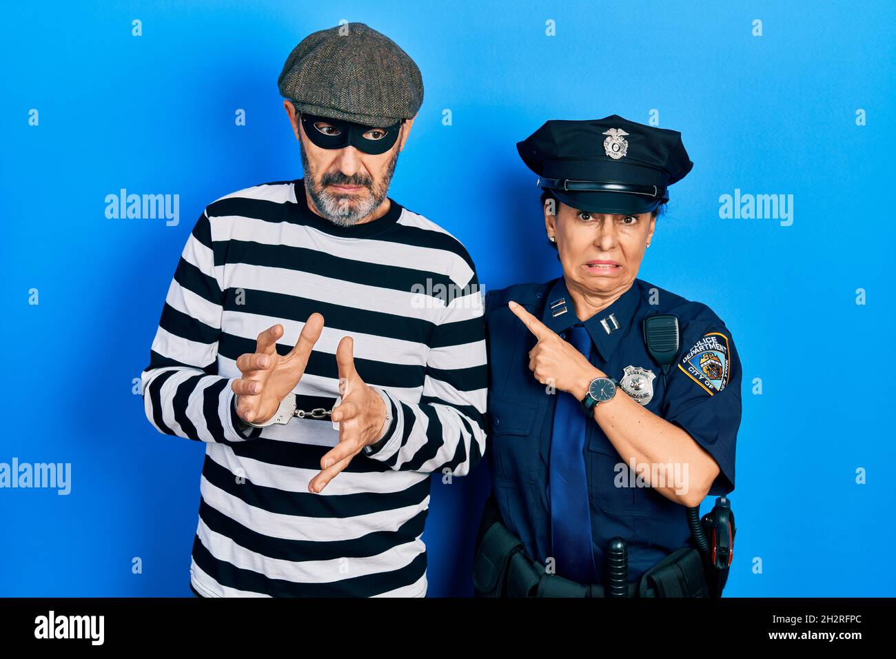 Upset couple police hi-res stock photography and images - Alamy