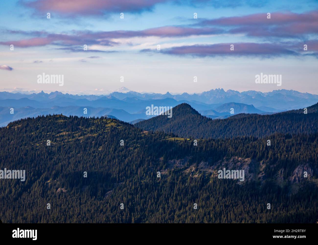 dramatic mountain range in Mt. rainier national park in Washington ...