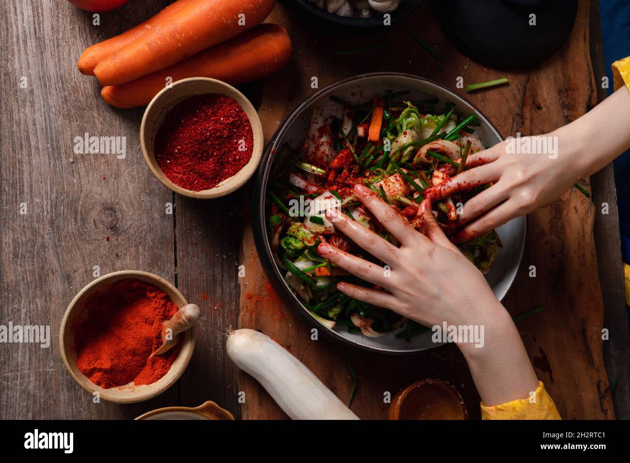 Asian women wearing Korean traditional costumes (hanbok) are mixing ...