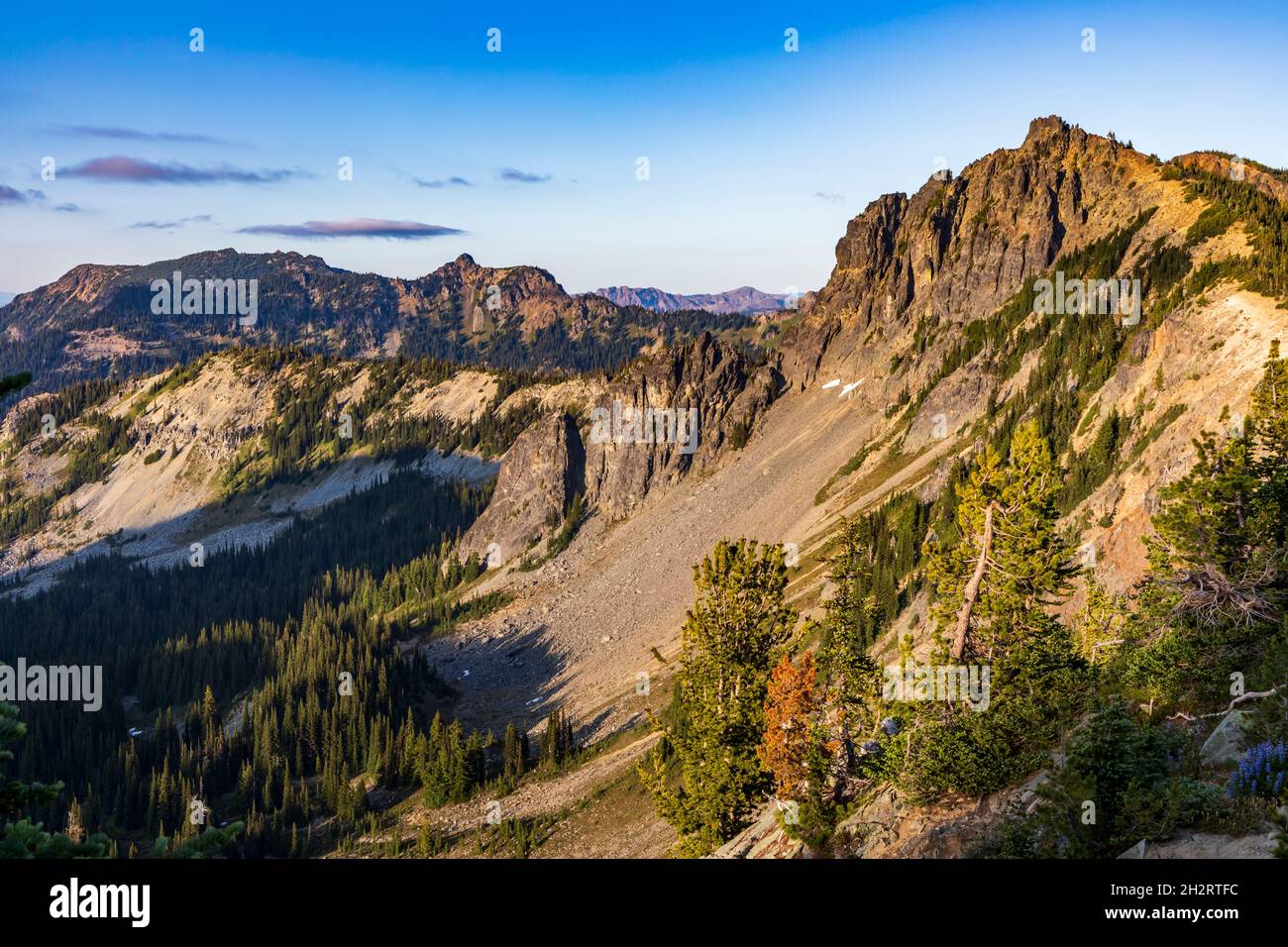 dramatic mountain range in Mt. rainier national park in Washington ...