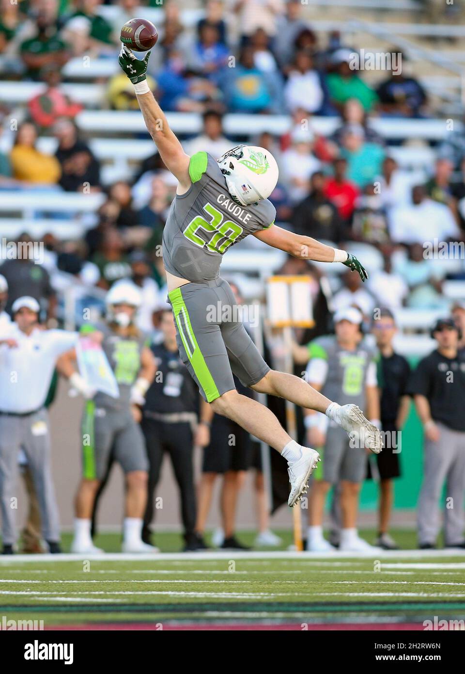 Birmingham, Alabama, USA. 23rd Oct, 2021. UAB Blazers tight end Gerrit ...